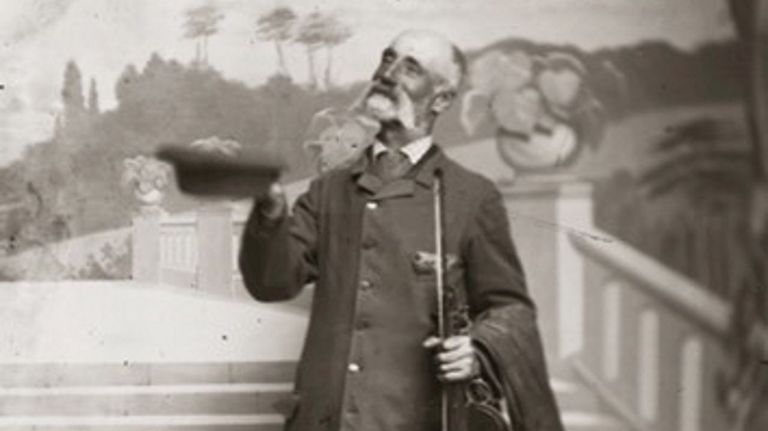 Don Adolfito, el loco del violín que vivió en Ribadeo y que enloqueció ...