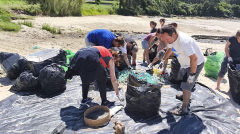 Mar de Fábula cerrará temporada de limpiezas el sábado en O Ariño ...