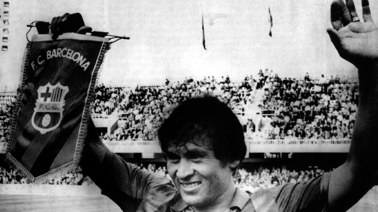 Muere el Cholo Sotil, leyenda del Barcelona y del fútbol peruano, a los ...