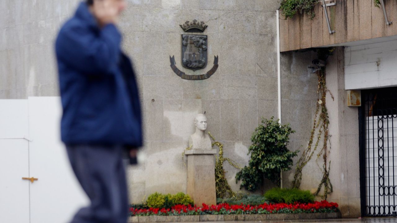El escudo de Vigo presidirá la entrada al Ayuntamiento; el busto del ...