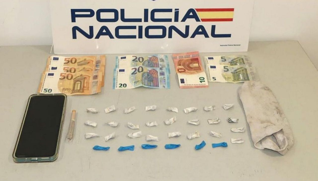 Detienen a un vecino de Vilagarcía con 30 dosis de heroína preparadas ...