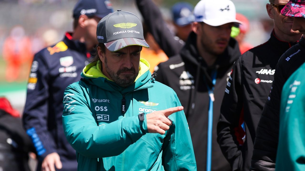 Fernando Alonso recibe su Aston Martin Valkyrie: «El mejor coche de ...