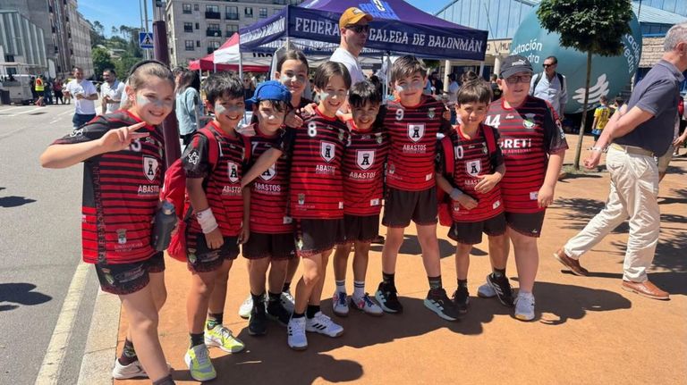 La cantera del Balonmán Lalín, en el torneo O Noso Club