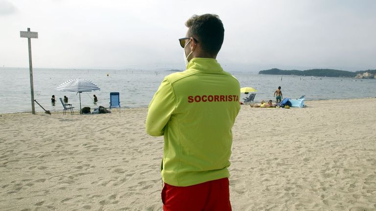 Abierto el plazo para trabajar de socorrista en los arenales vilagarcianos