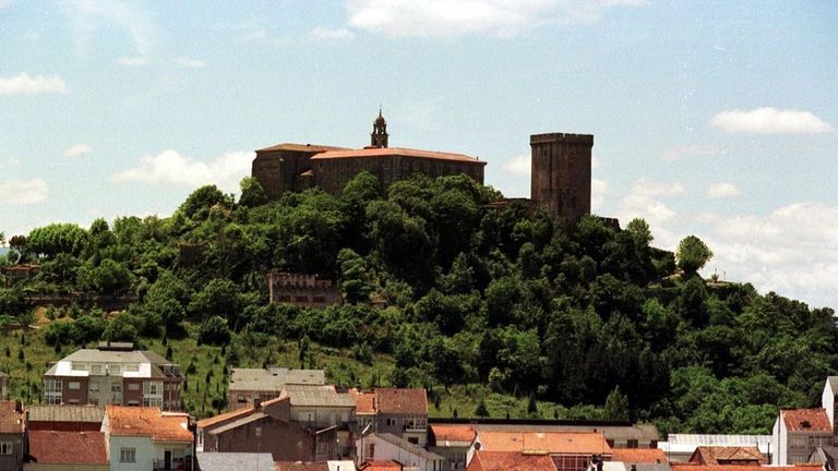 Los 15 castillos para viajar a la Galicia más medieval