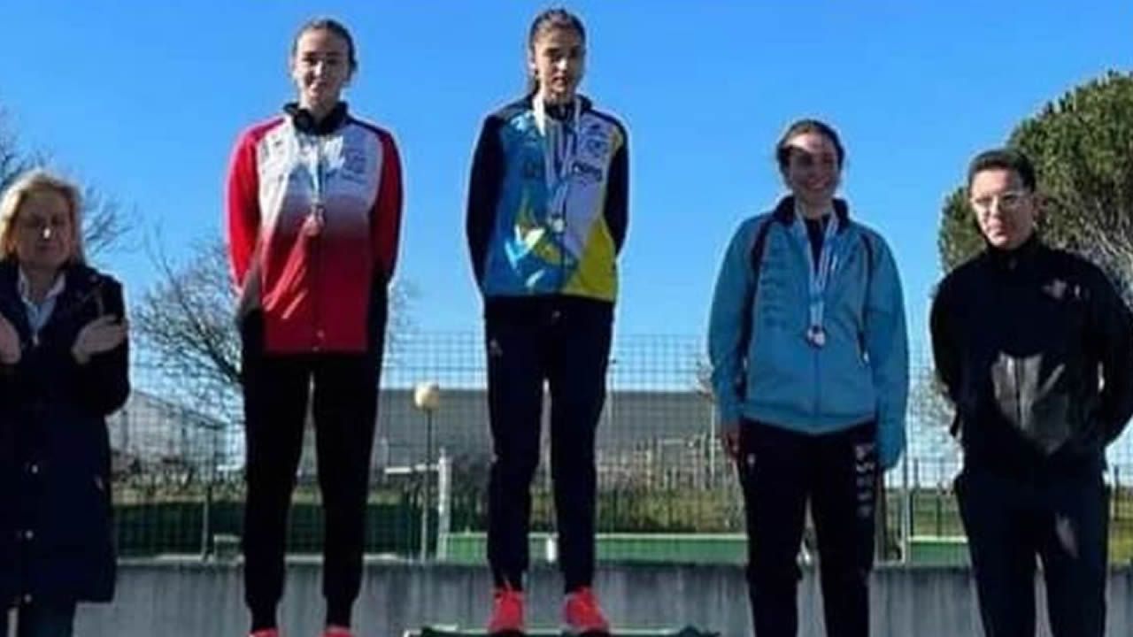 Doble medalla de plata para Natalia Rivas en el gallego