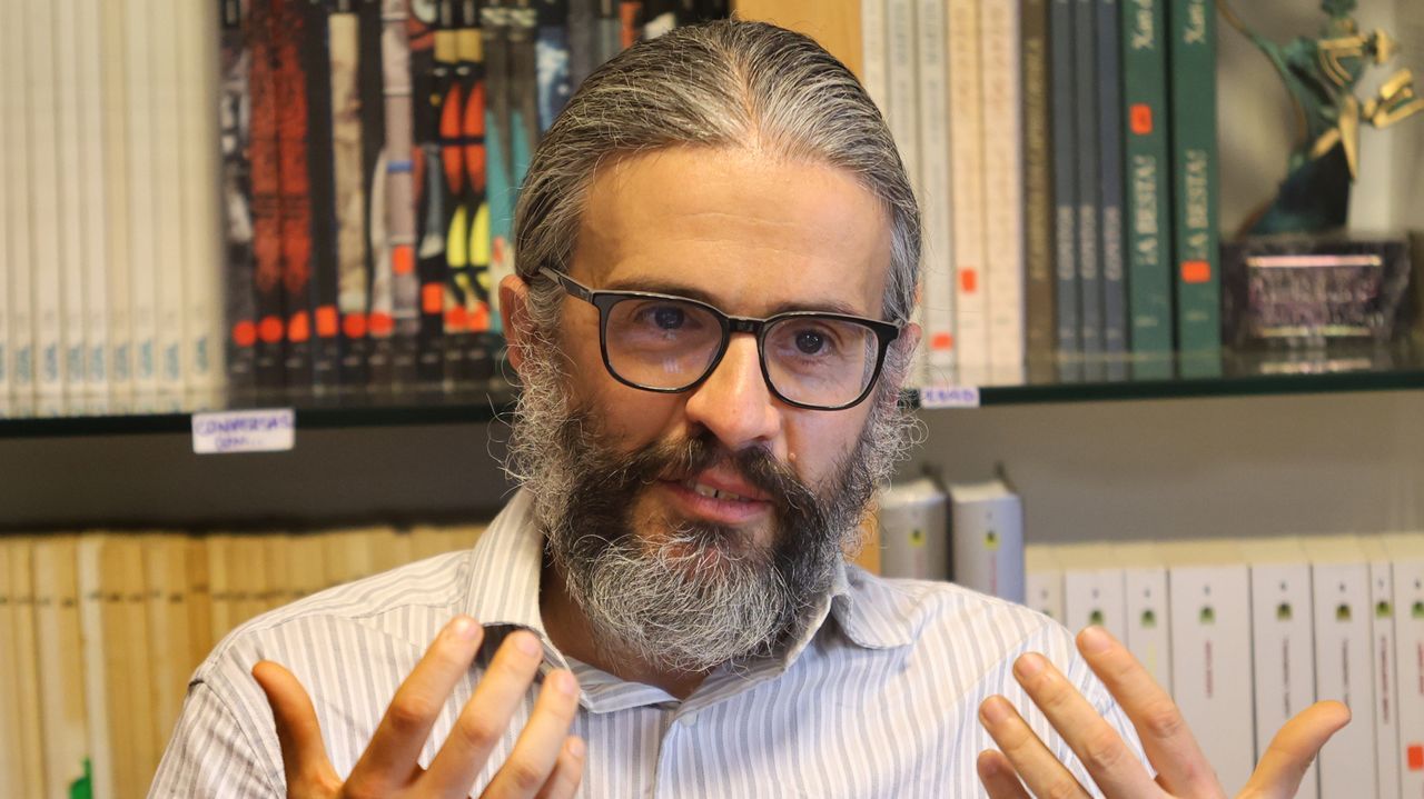 Fernando Castro Paredes: «A miña novela semella un ''thriller'' pero ...