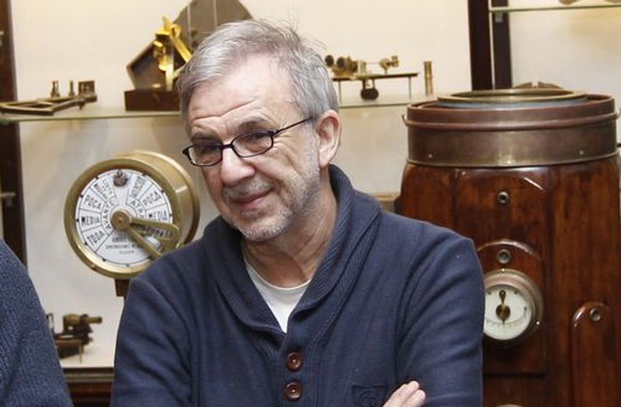 Paco Rivas presenta «Mar...usía. Relatos salpresados» en Burela