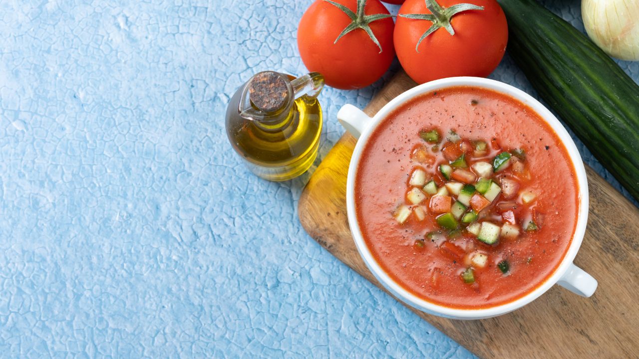 Sopas y cremas frías para sofocar el calor del verano