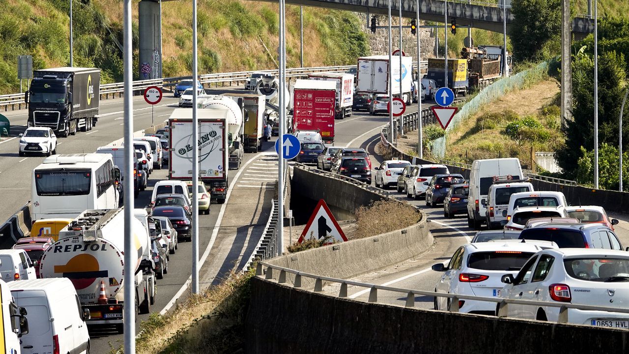 Kilométricas colas en la AP-9 por coches averiados en un túnel en Vigo
