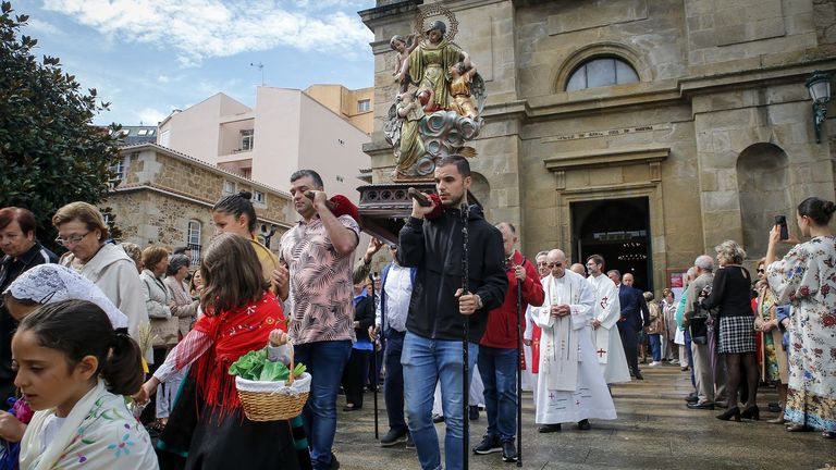 Santa Uxía se hace fuerte en Ribeira
