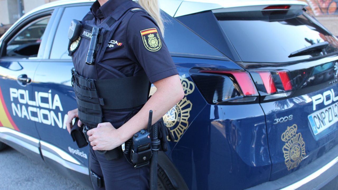 Prisión provisional sin fianza para el detenido por la muerte de un hombre en un portal de Sama