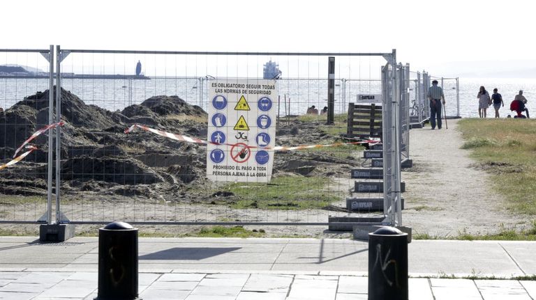 Riegos de agua salada, la receta para evitar que el cadillo vuelva a brotar tras las obras en la ...