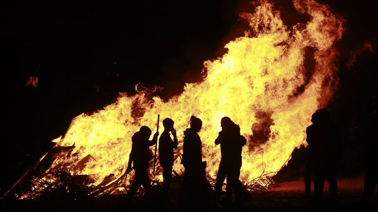 Galicia se rinde a la magia de San Xoán
