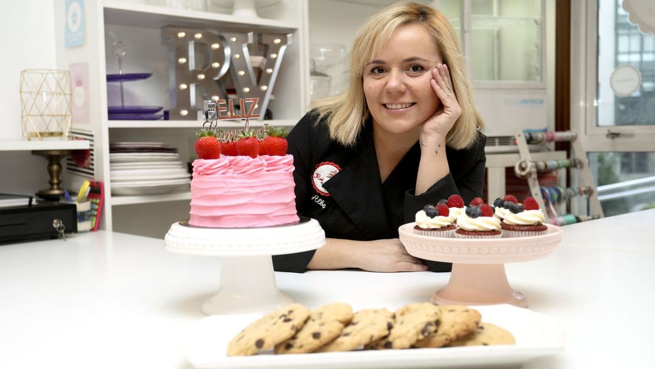 Esta repostera crea el «pack cumple en casa» para alegrar las grandes ...