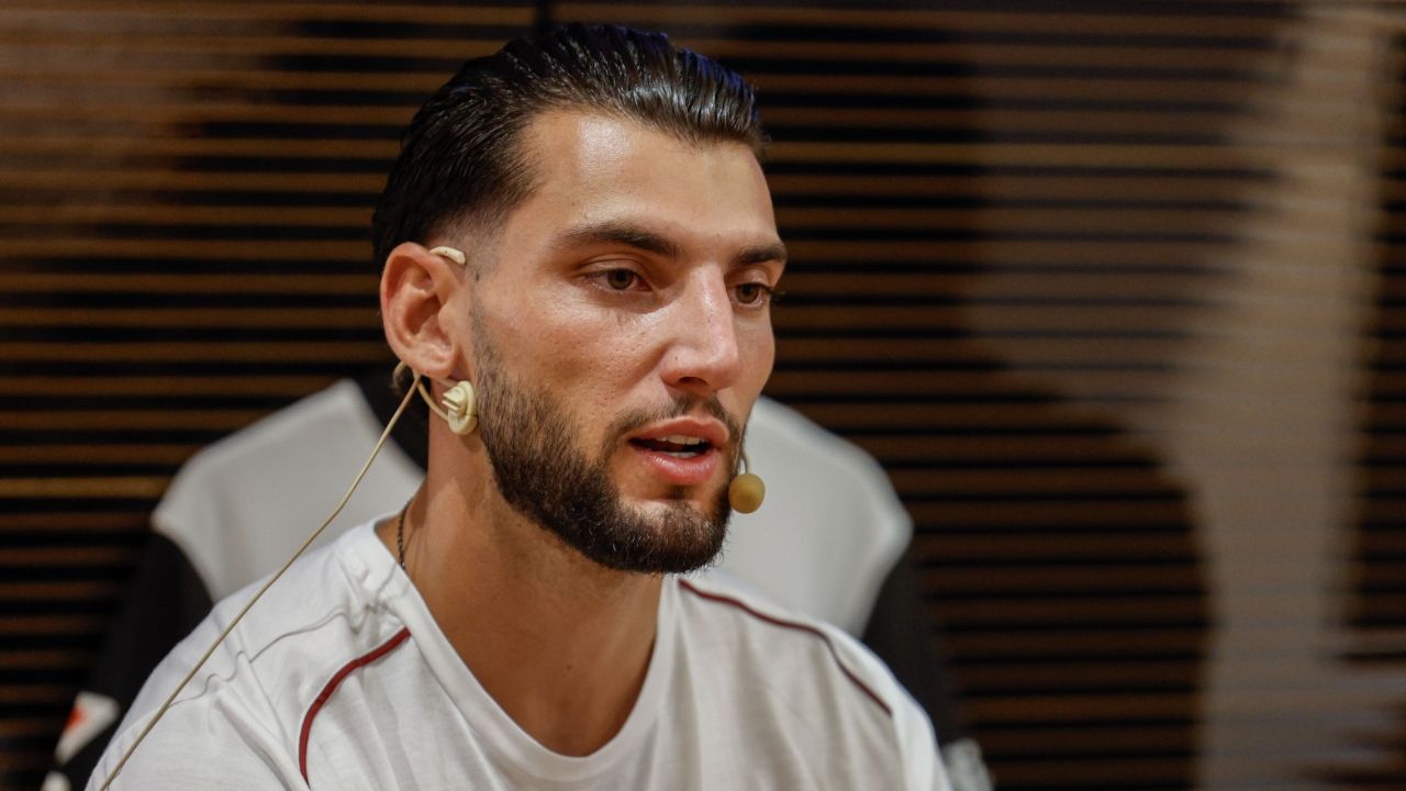 Rafa Mir relata las «jugarretas» que le ha hecho el Sevilla