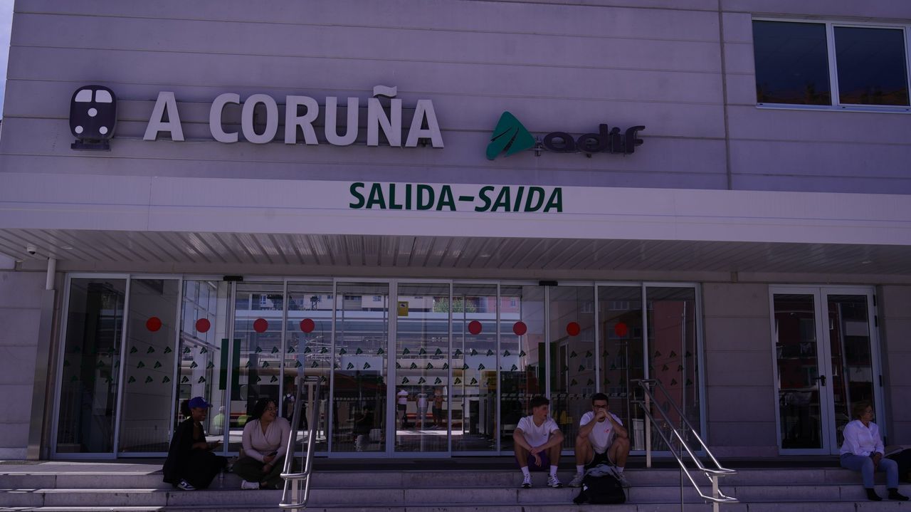 «Ni taxis, ni una marquesina para resguardarse de la lluvia»