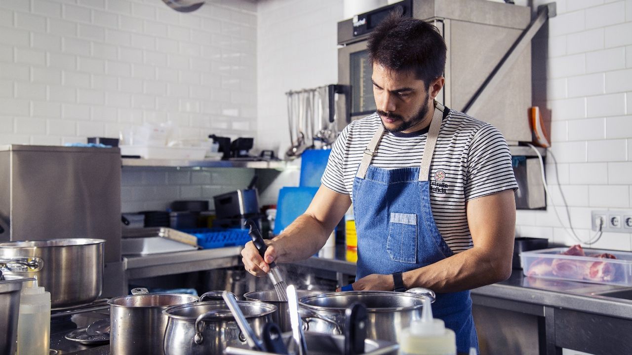 Lista de espera para las clases de «alta cocina» del chef del ...