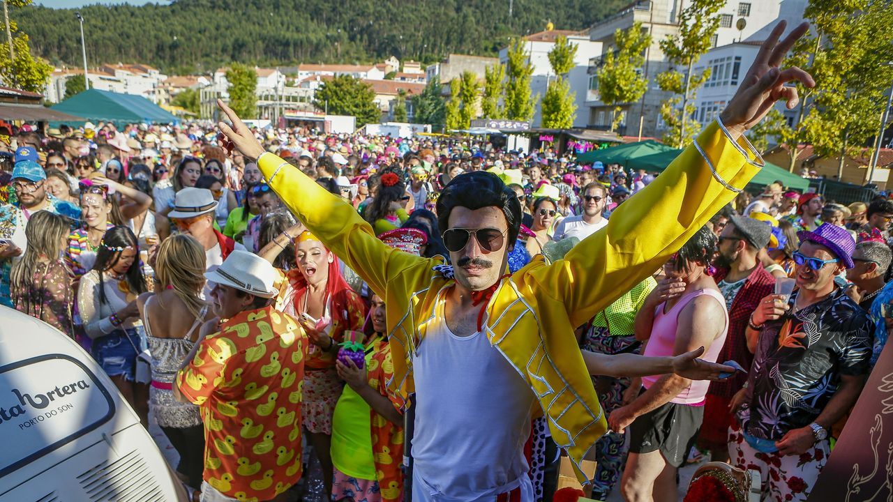 Freddie Mercury se multiplicó en la Festa Hortera de Porto do Son