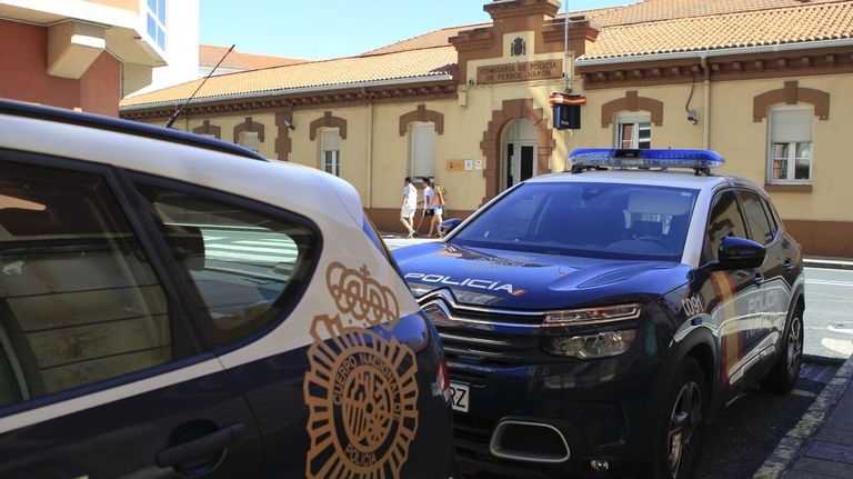 Tres agentes de la Policía Nacional salvan la vida de un hombre que ...
