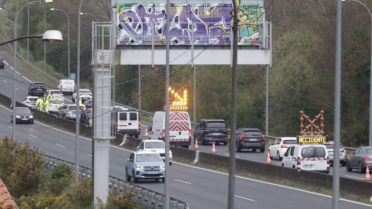 Un accidente múltiple en la AP-9 a la altura de Acea de Ama provoca ...