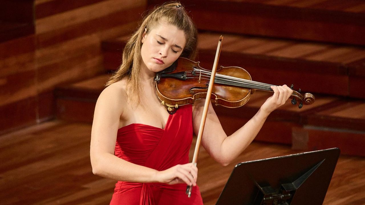 Raquel Areal, primera gallega que logra una plaza fija en la ...