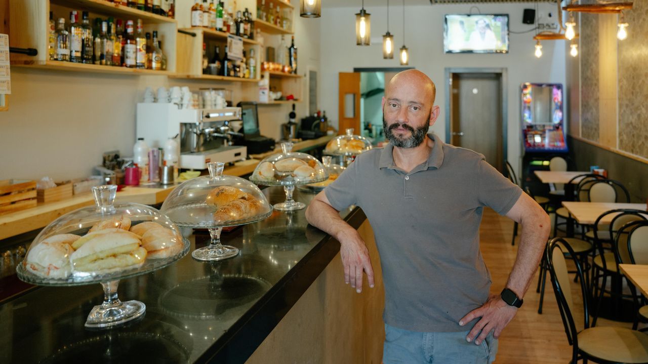 La plaza Mayor de Ourense estrena un renovado bar Mundial
