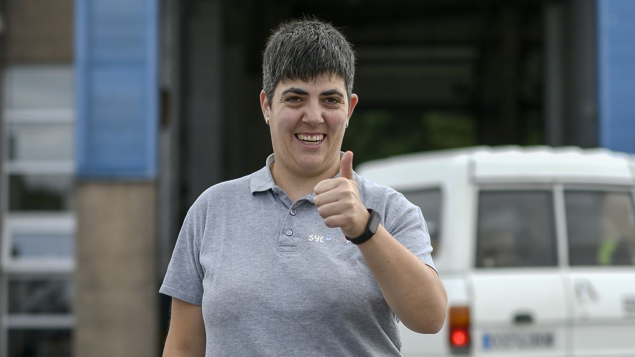 Lorena Rey, empleada con necesidades especiales de la estación ITV de ...