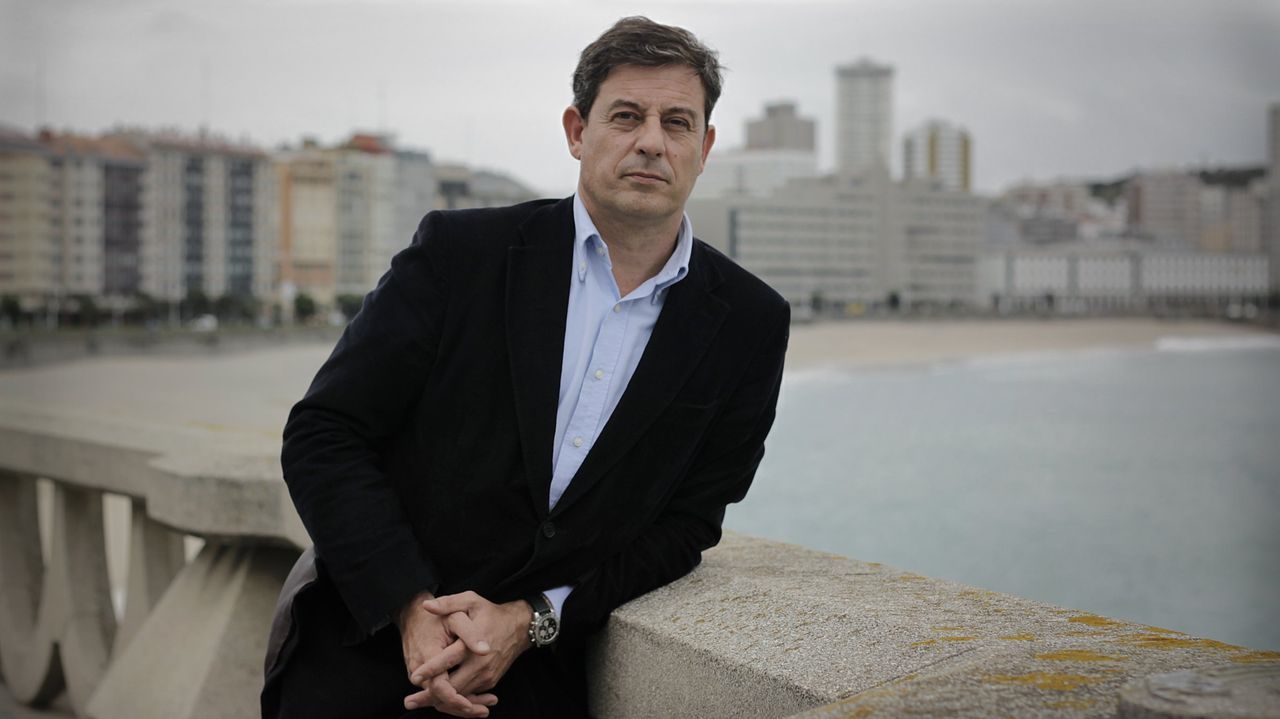 Besteiro regresa a la primera línea enfilando su candidatura a la Xunta