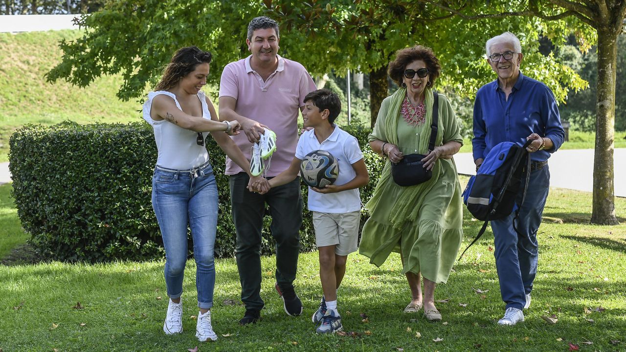 María Vázquez: «Con solo un hijo, si no llega a ser por los abuelos y ...