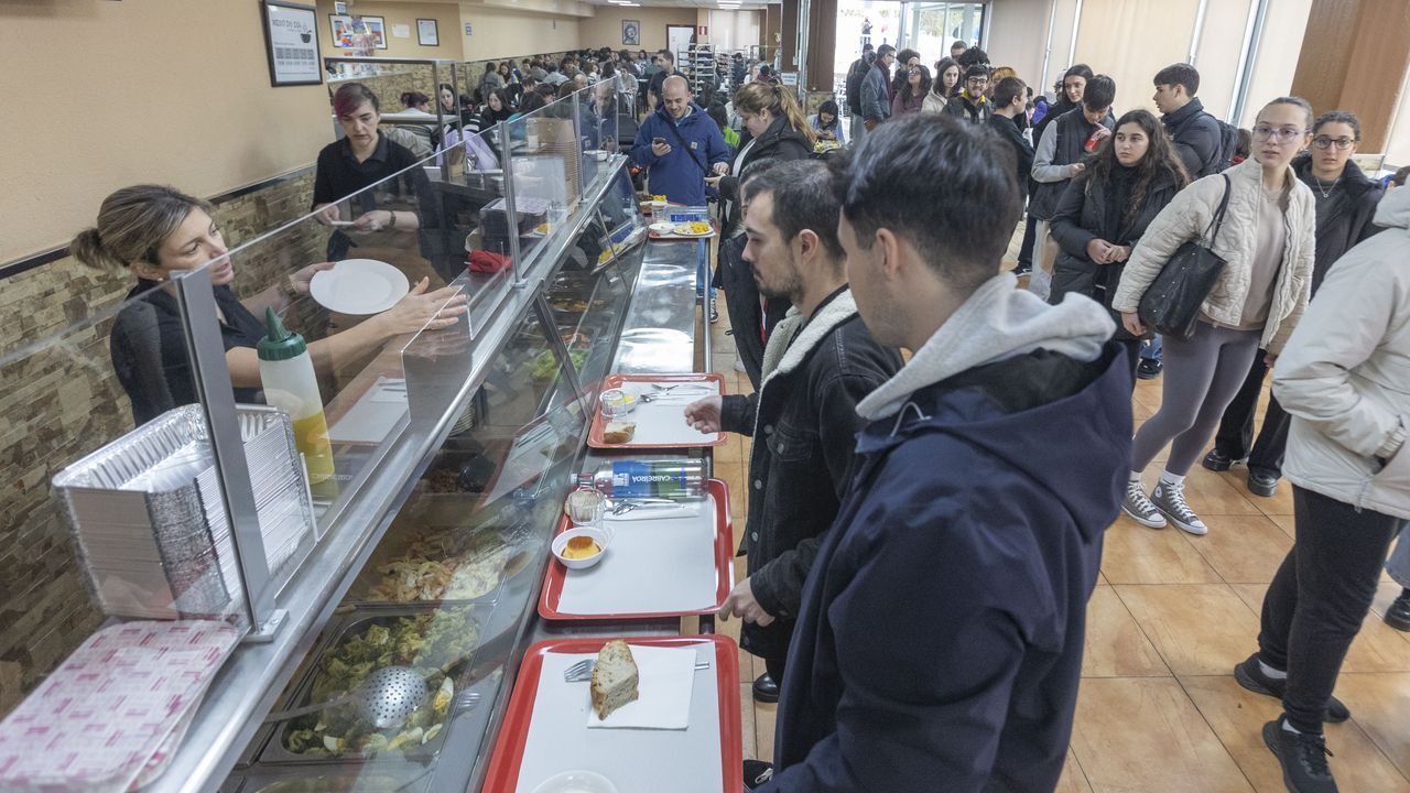 Los alumnos de la USC recuperan el menú a 6,5 euros en las cafeterías ...