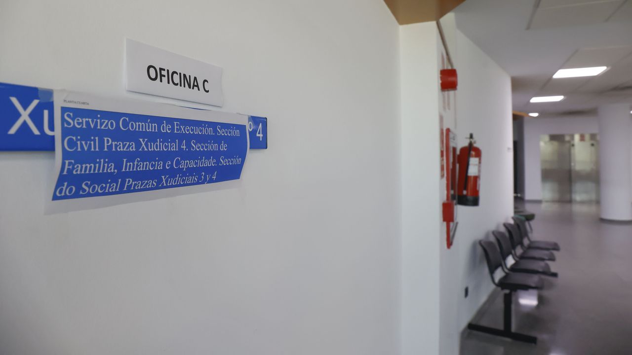 Dos años en vilo por un despido: «Eu era o único que levaba cartos á ...