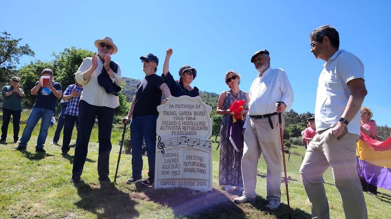 Una lápida para García Beiro y Manuel Sueiro en el cementerio sin ...