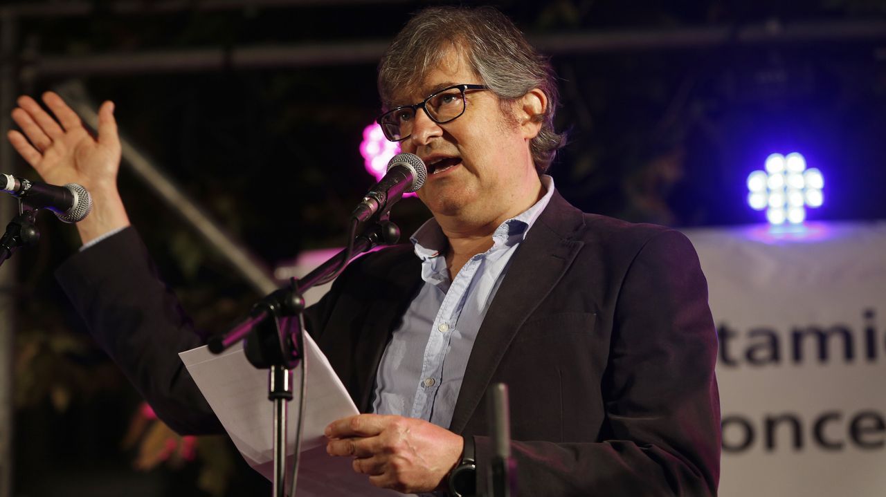 La vuelta al mundo en pregón de Luís Pousa inauguró las fiestas del ...