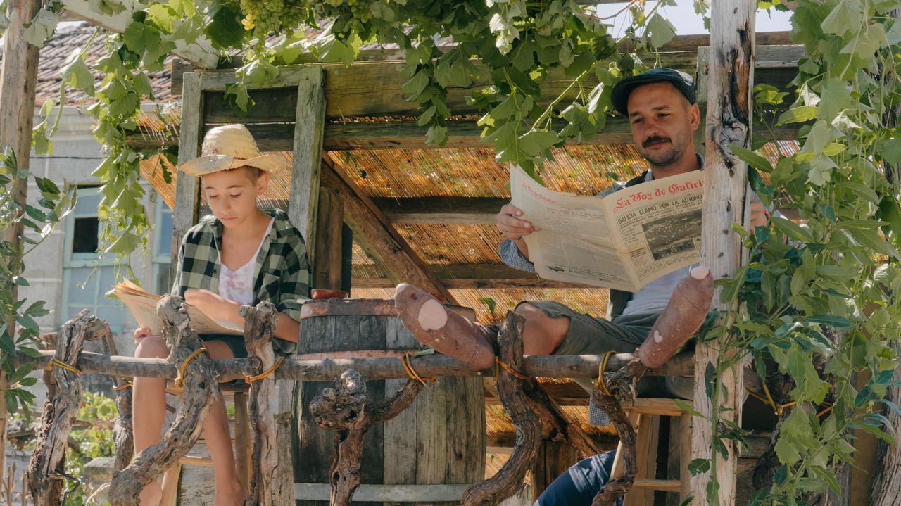 La vendimia se apoderó de las calles de Leiro con un desfile con el ...